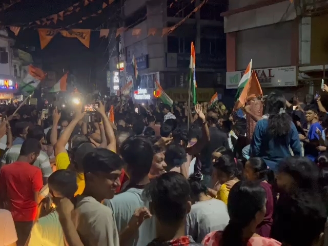 Cricket fans in Valsad and Vapi parishes celebrate victory after ...