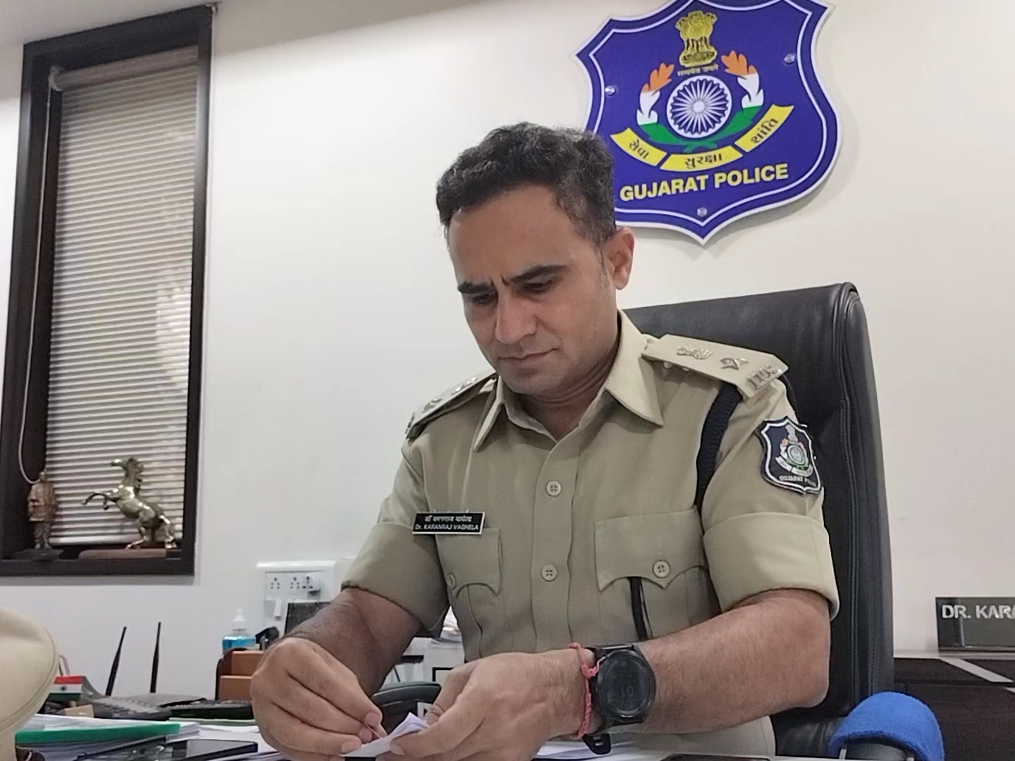 Valsad SP chipped in the change | વલસાડ SPએ બદલીનો ગંજીફો ચીપ્યો: 15 ...