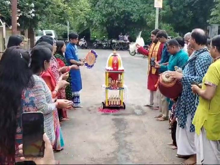 Rath Yatra of Lord Jagannath started from remote in Vadodara decorated ...