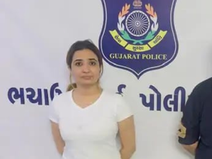 Where is the suspended lady constable? | સસ્પેન્ડેડ લેડી કોન્સ્ટેબલ ...