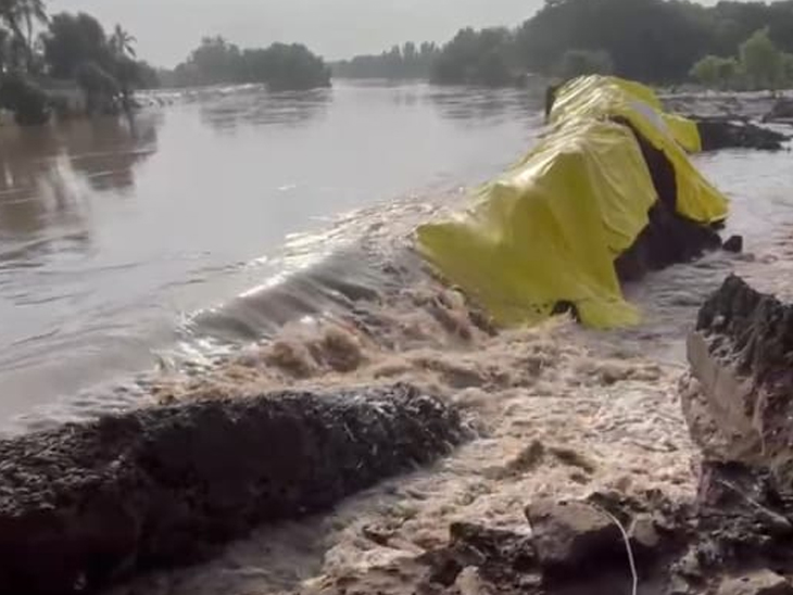 The temporary embankment also broke | તંત્રની બેદરકારી: કામચલાઉ બનાવેલ ...