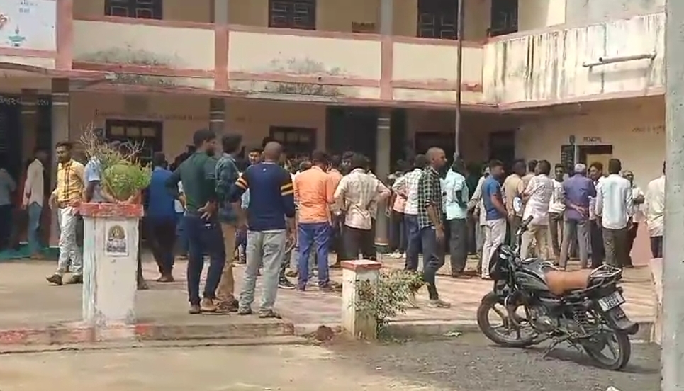 Girl molested by teacher in Virpur taluka, angry villagers uproar ...