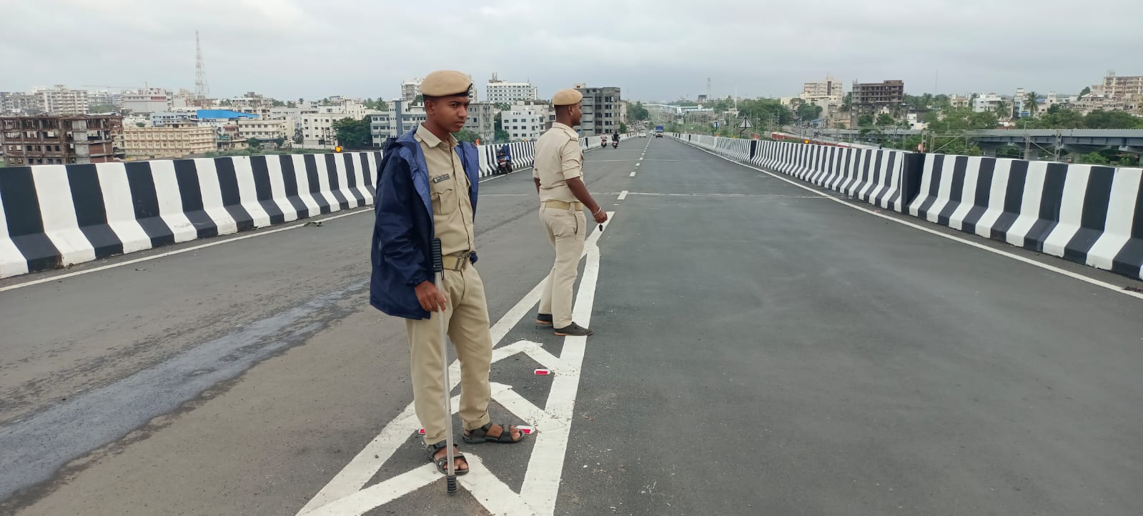 Home guards posted at Navsari station bridge to prevent selfies ...