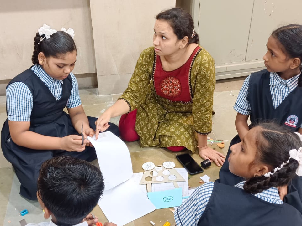 Maharaja Agresar Primary School No. 160 celebrated 'Teaching Material ...