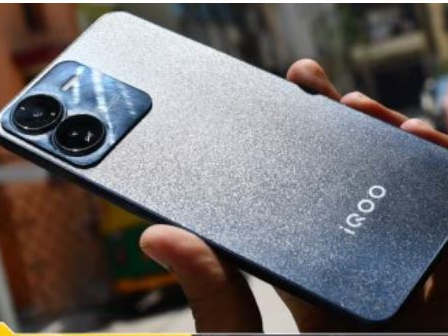 iQOO's new phone is all set to hit India | iQOOનો નવો ફોન ભારતમાં દસ્તક ...