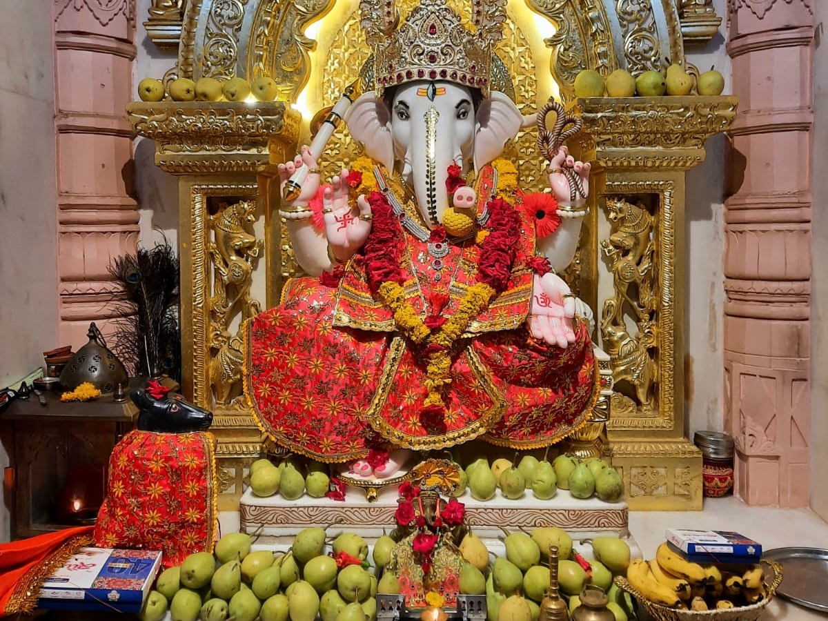 11 kg Jamrukh was offered to Ganesha on Sankat Chothe at Ashtavinayak ...