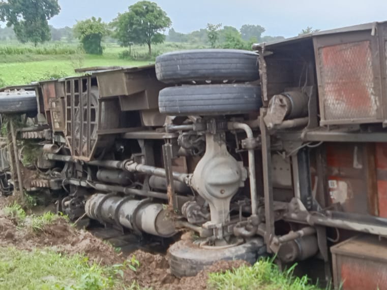 The Virpur-Balasinore-Gahda ST bus overturned when a rickshaw puller ...