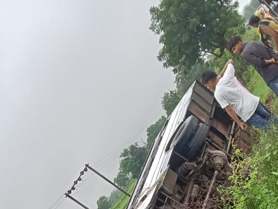 The Virpur-Balasinore-Gahda ST bus overturned when a rickshaw puller ...