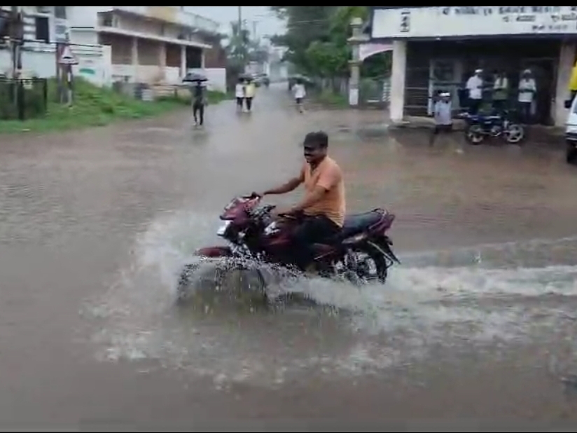 Heavy rains in Gandhinagar, four inches of rain fell in just two and a ...