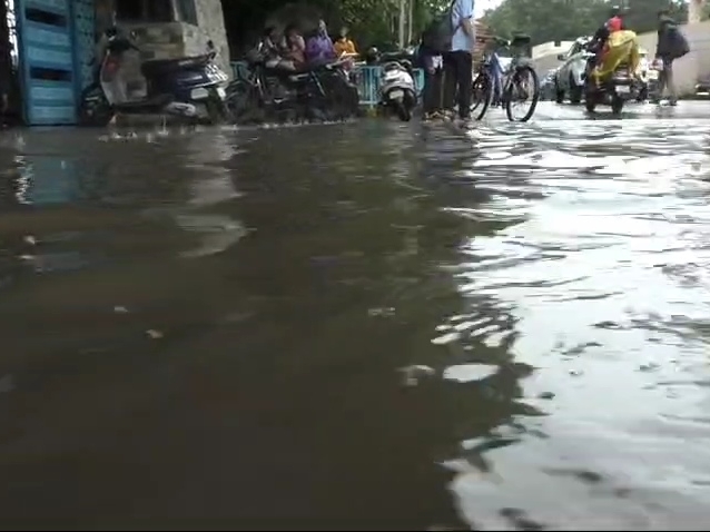 Drizzle continues since early morning, rise in Ambika river level due ...