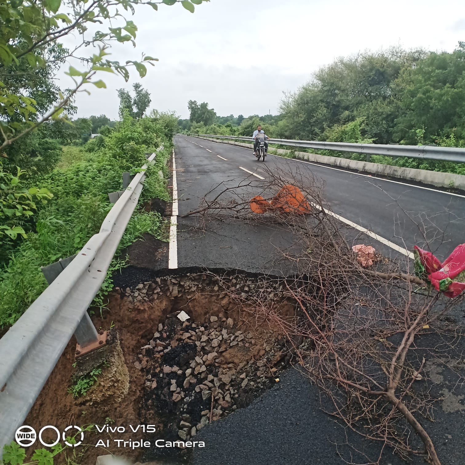 Gaps in the bridge connecting Samarkha to Boriyavi built three months ...