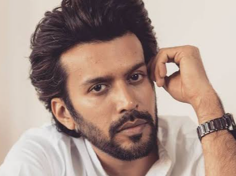 Mirzapur's 'Sharad' was part of the crowd at the movies | મિર્ઝાપુરનો ...