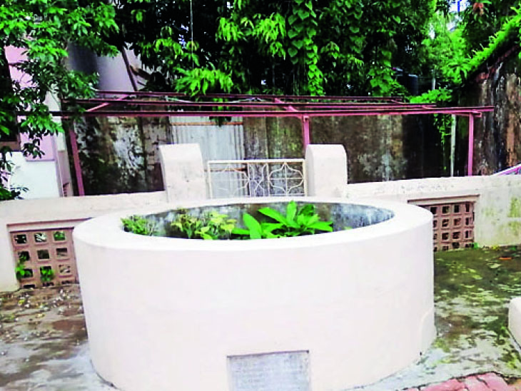 Udwada, a world-wide Parsi shrine, has a population of 6,000, over ...