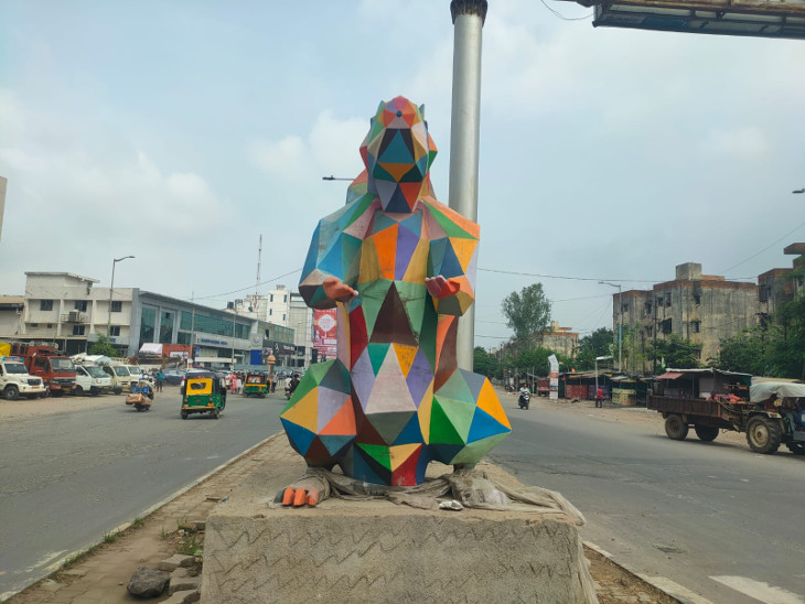 Beautification of Vadodara Corporation, Vadodara Three squirrels were ...