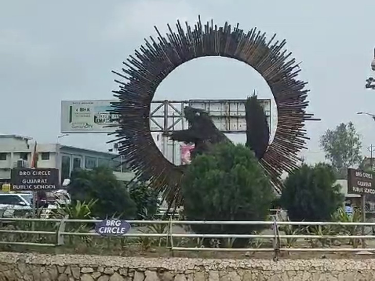 Beautification of Vadodara Corporation, Vadodara Three squirrels were ...