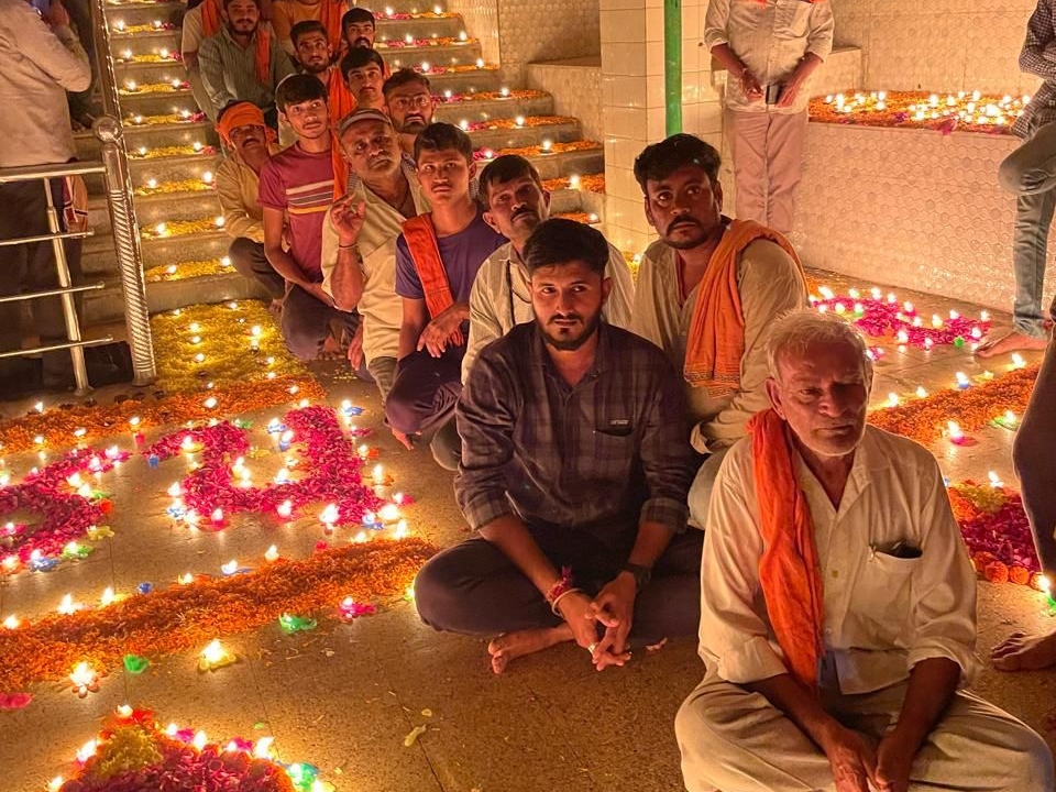 Datar Bapu's place was lit up with lamps | દાતાર બાપુની જગ્યા દીવડાઓથી ...