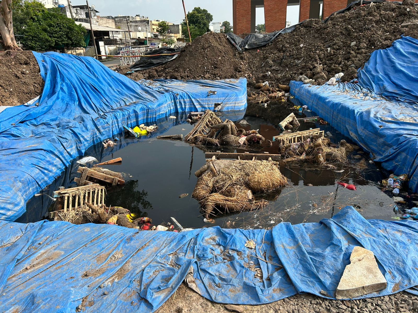 40 per cent of soil and 60 per cent of POP idol in Kutrim Kund | ગણેશ ...