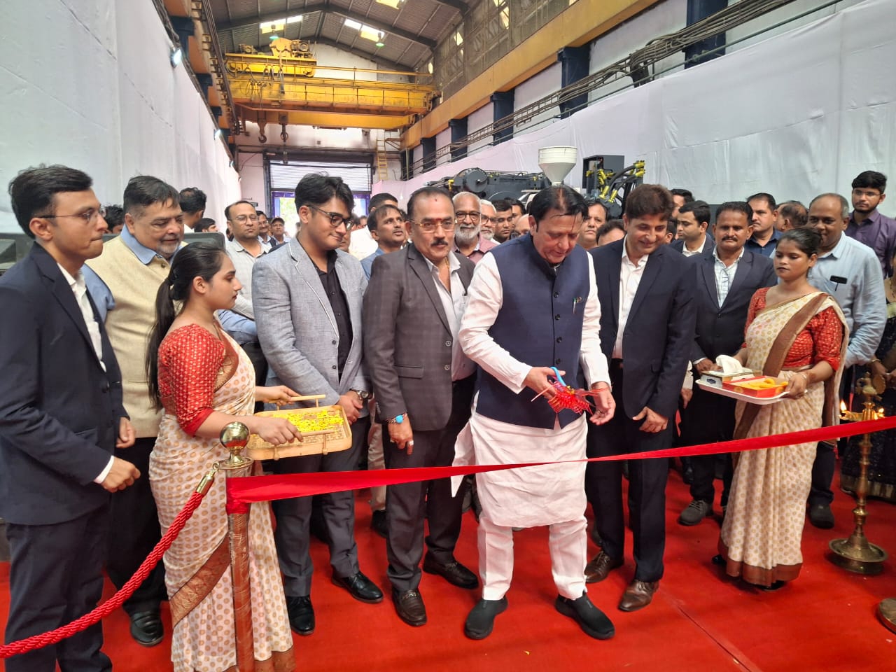 India's first injection molding machine manufactured by Chhatral GIDC ...