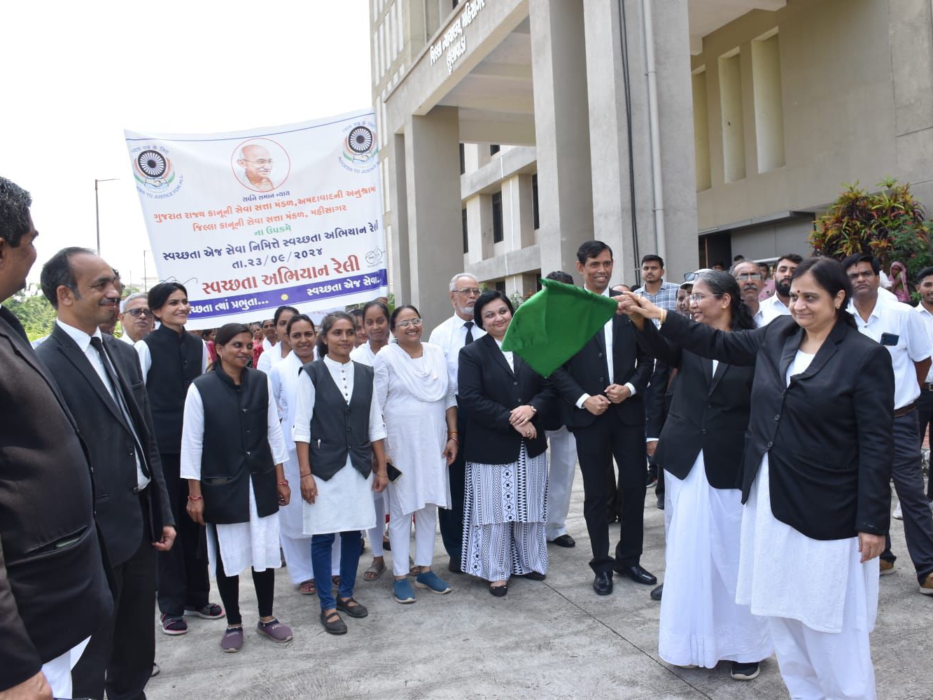 Principal District Judge MN Gadkari flagged off the cleanliness drive ...