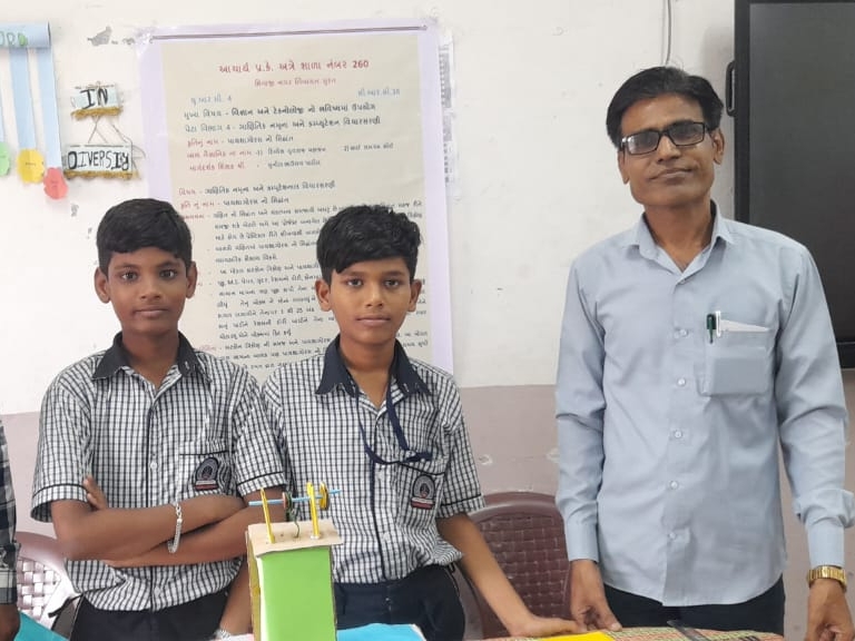 Students of Acharya pra. Keshav School No. 260 presented a work on ...
