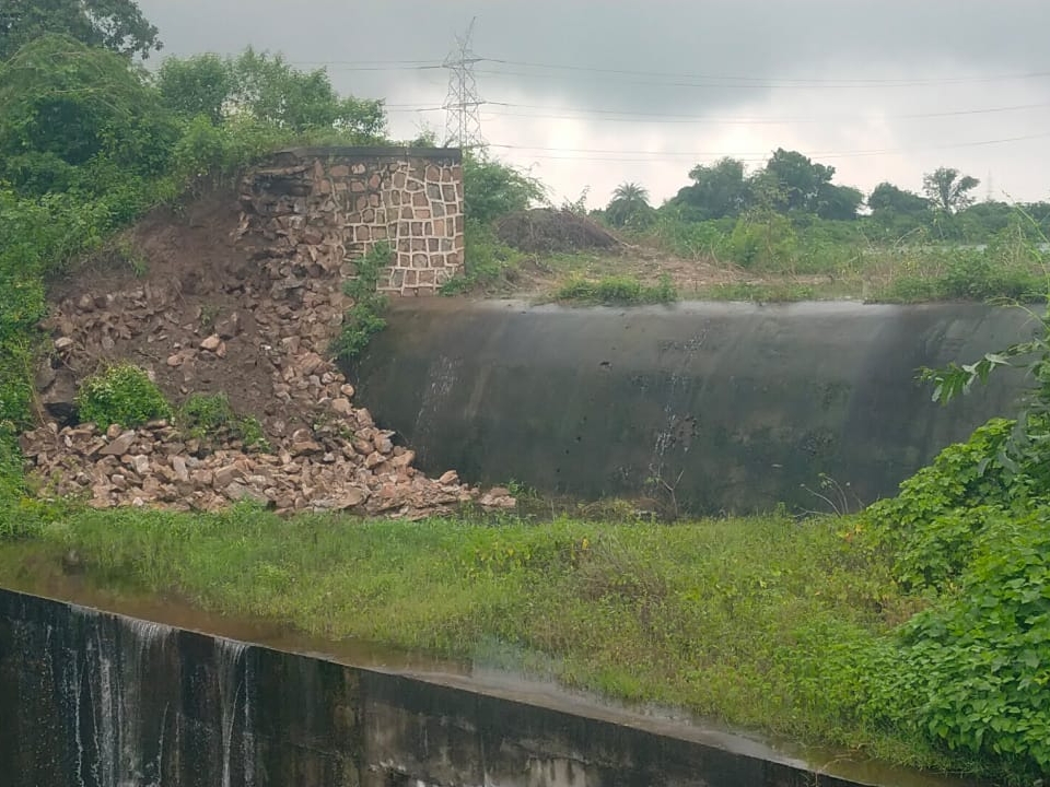 The side wall of the waste weir collapsed