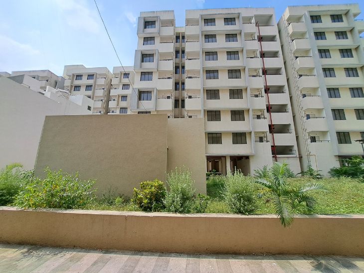 1500 houses are eating dust since 8 months | 1500 મકાનોનું લોકાર્પણ તો ...