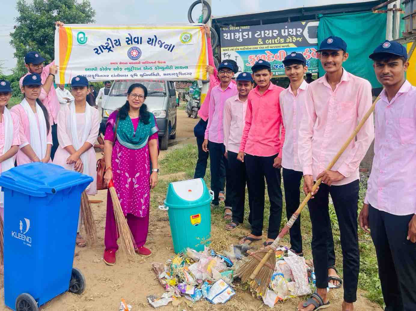 Cleanliness campaign conducted at Shikaria, Dantiwada, students were ...