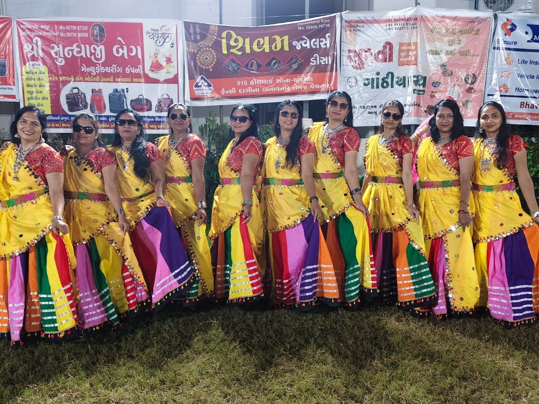 People enthusiastically joined garba as a symbol of unity to celebrate ...