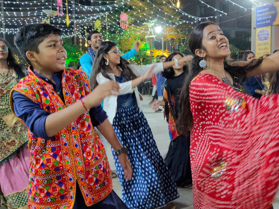 Tulsi Park View Vasana Ahmedabad Navratri Festival's 7th Norte Veshbhusha Program Held | મારી ...