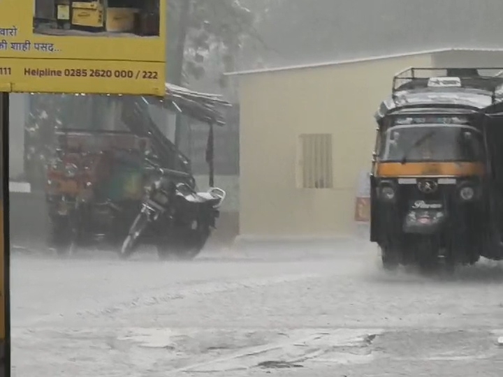 Rain started with lightning crackling in Junagadh city Rain started ...