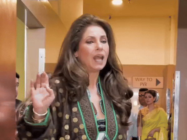 Dimple Kapadia trolled Twinkle Khanna in front of everyone