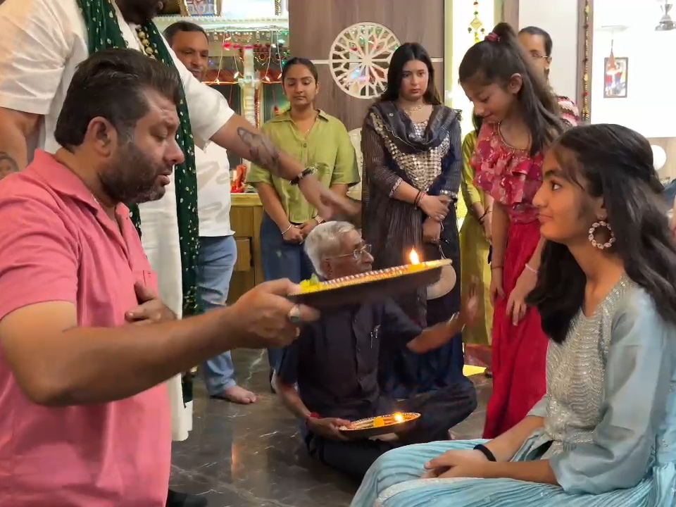 Wives and daughters worshiped by men of Junagadh's Kotecha family ...