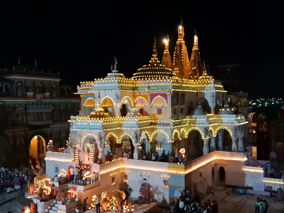 A grand Deepmala was held at Gopinathji temple | ગોપીનાથજી મંદિરે ભવ્ય ...