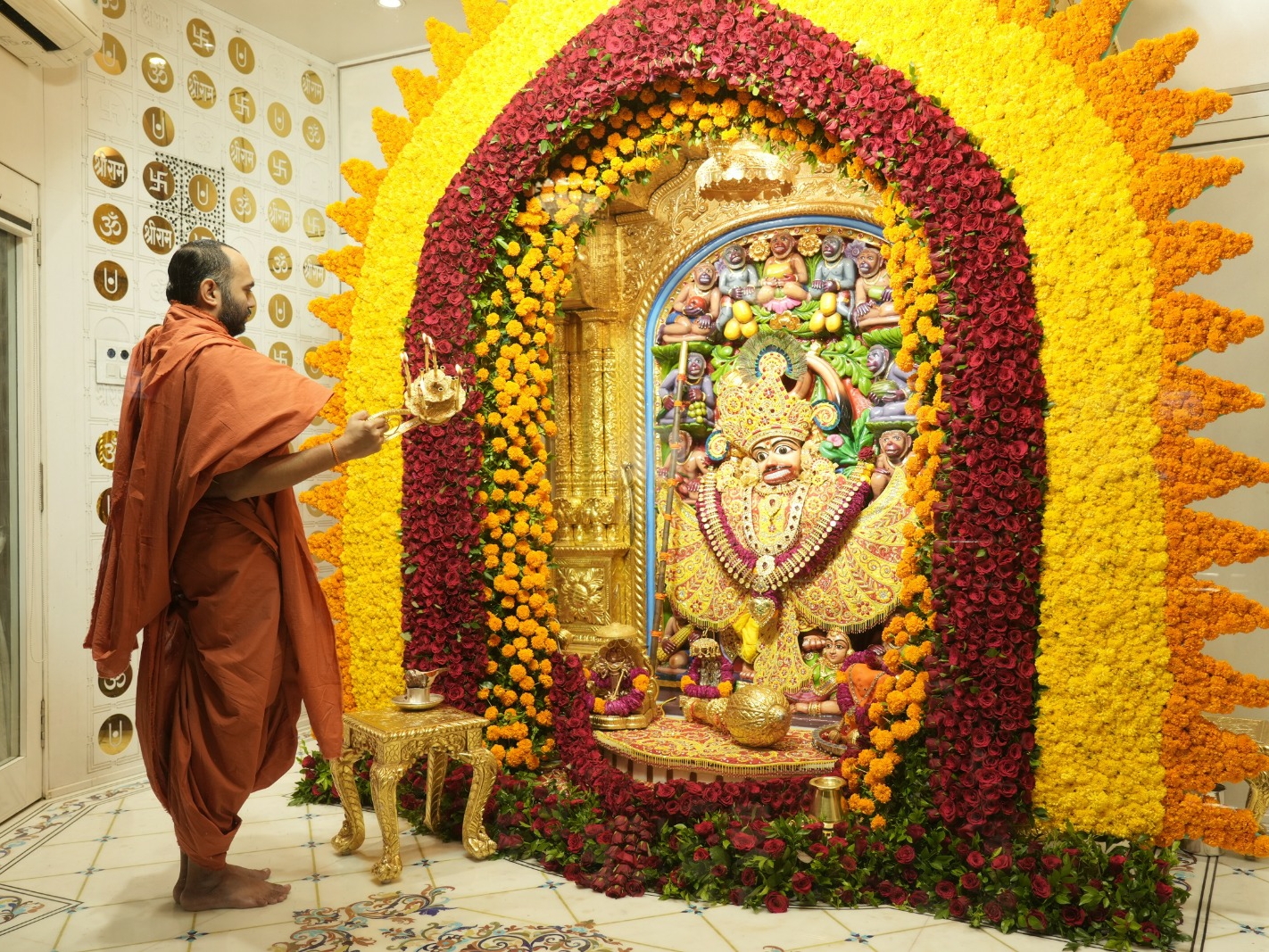 Decoration of rose-galgota flowers to Srikashtabhanjandev Hanumanjidada ...