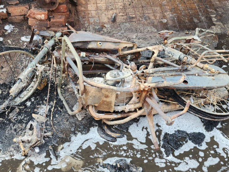 Heavy fire in transport godown in Gandevi | ગણદેવીમાં ટ્રાન્સપોર્ટ ...