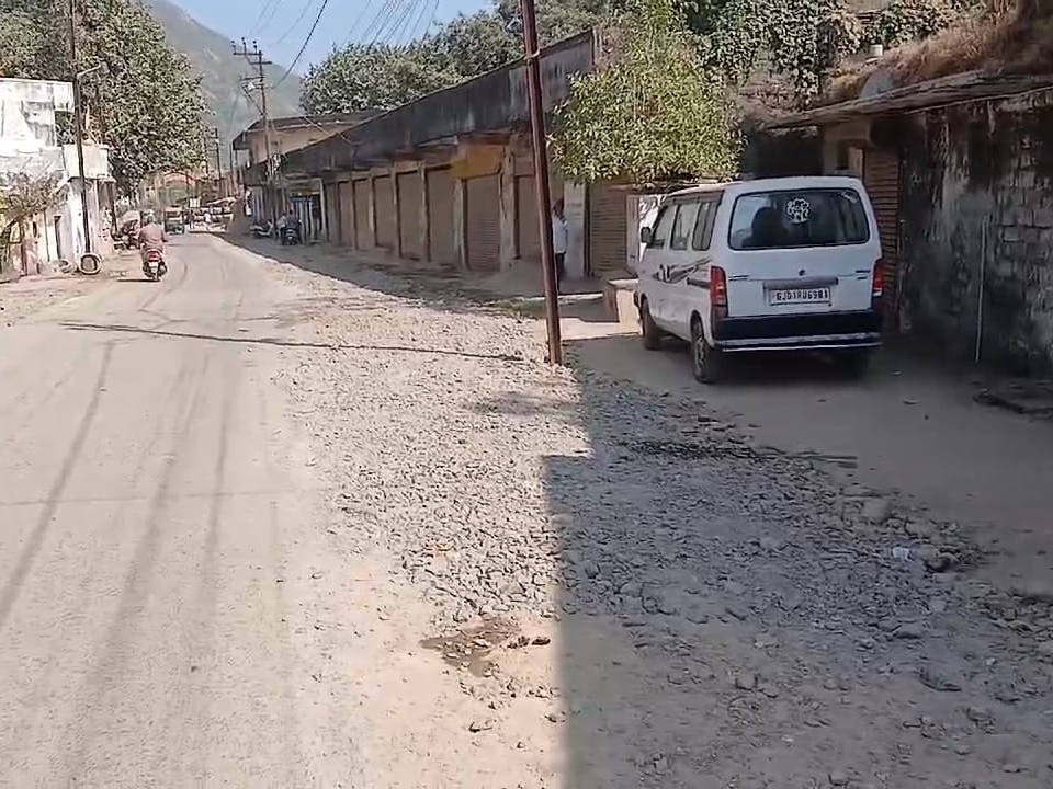 Former Nagar Sevak demanded to repair the road from Sage Tank to Girnar ...
