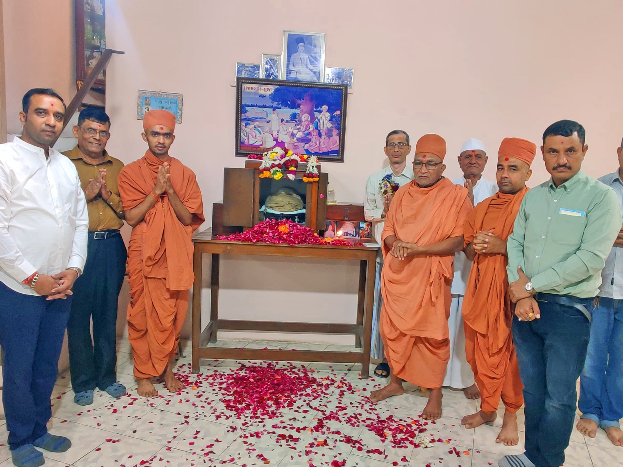 200 years of Lord Swaminarayan's turban, Saints of Gurukul performed pooja