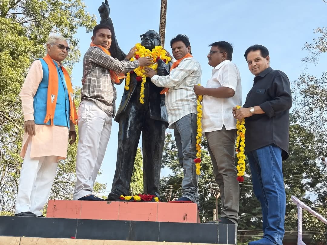 Mahanirvana Day was celebrated by offering flowers to the statue of Dr ...