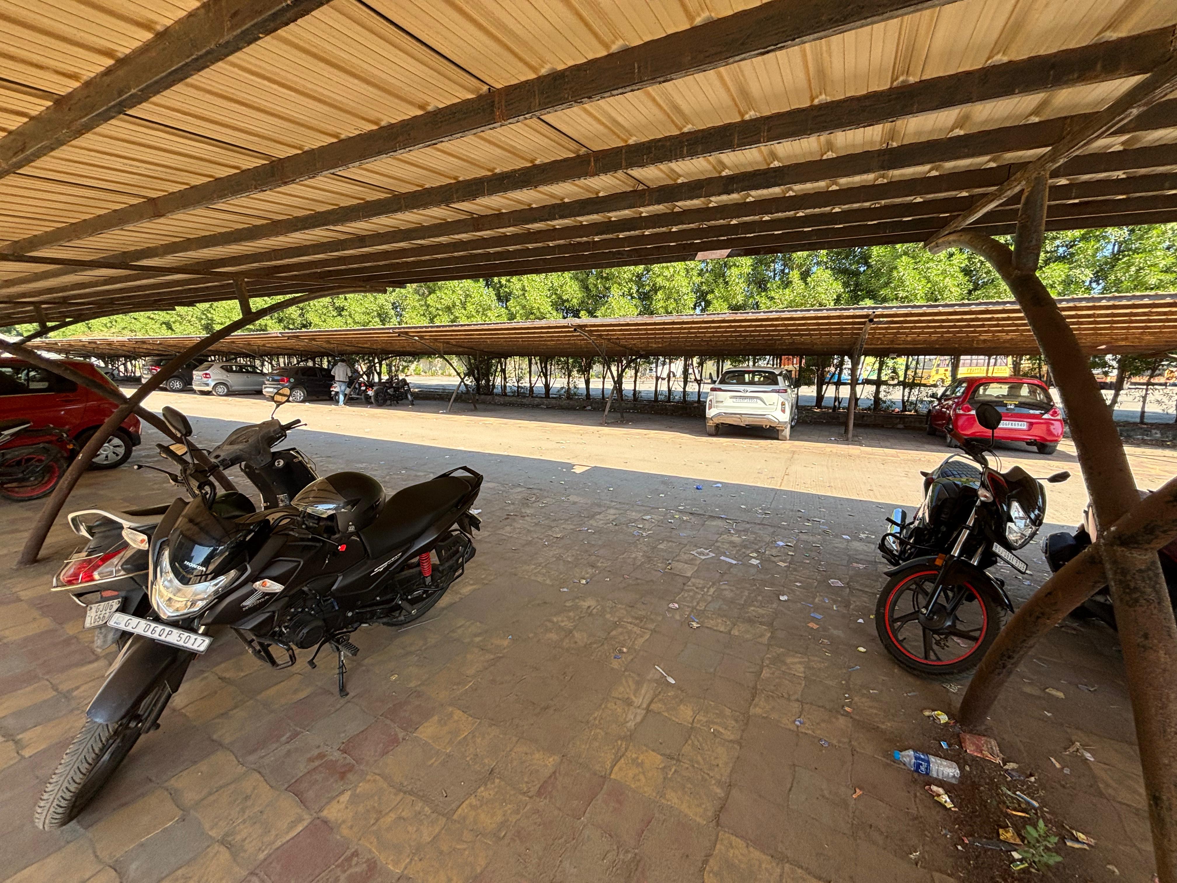 Agents vanish from Vadodara RTO after Bhaskar's sting operation ...