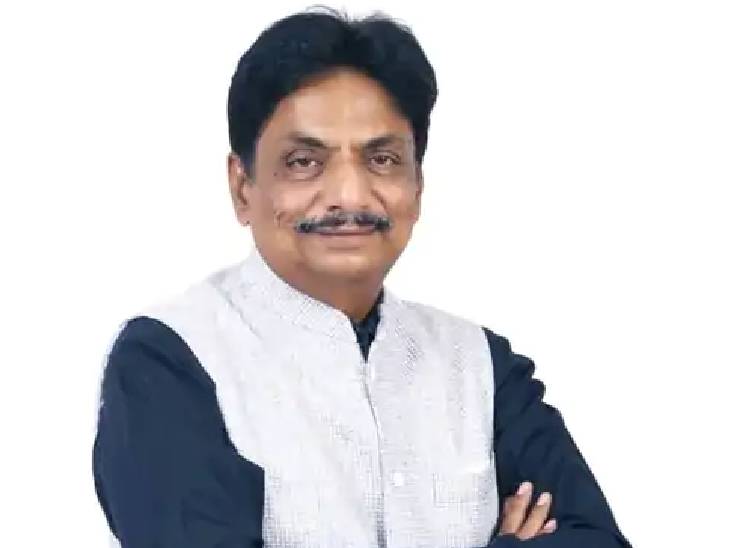 Bhuva performed the ceremony after reaching the ICU of Ahmedabad Civil ...