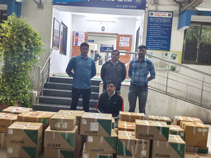 Bogus doctor caught running allopathic hospital in name of Ayurvedic ...