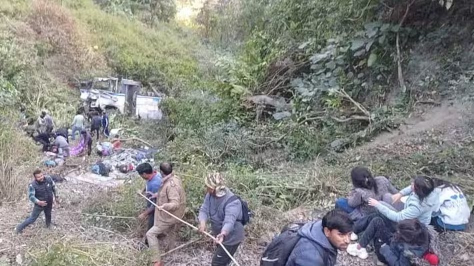 Bus falls into 100-meter deep gorge in Nainital