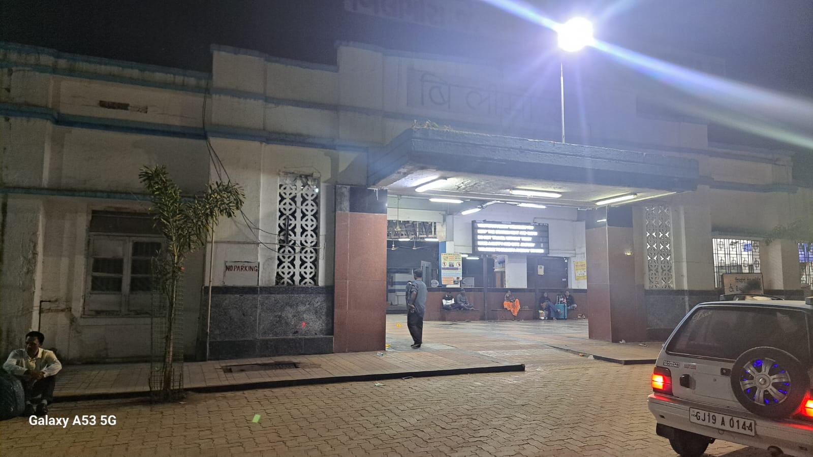 No CCTV cameras installed in Bilimora railway complex | રેલવે તંત્ર બે ...