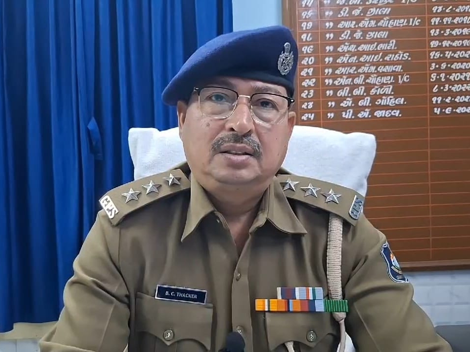 Three bootleggers caught smuggling liquor. Liquor bottles No. 428 found ...