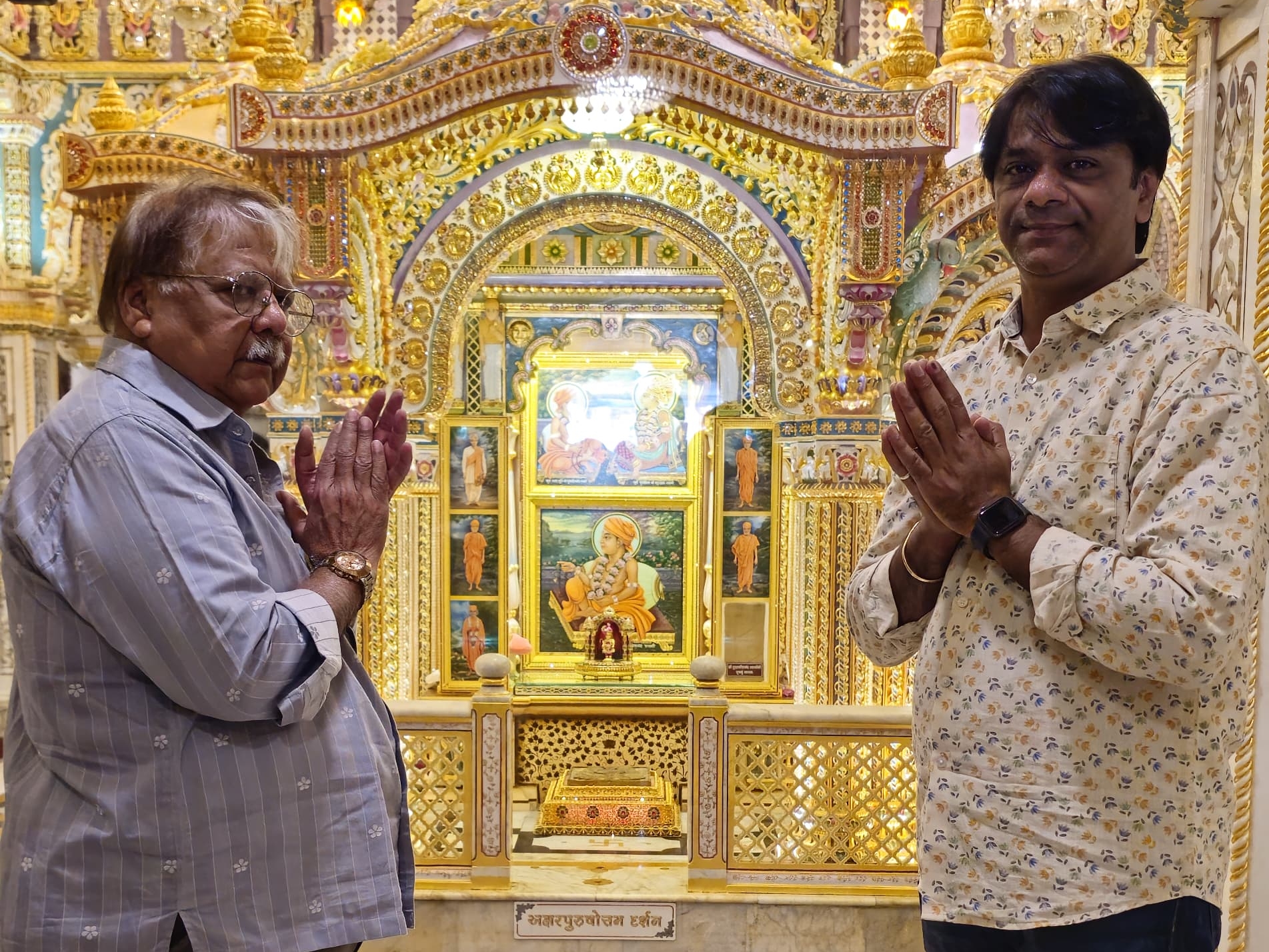 TV actors arrive at Gondal Akshar Mandir | ગોંડલ અક્ષર મંદિરે પહોંચ્યાં ...