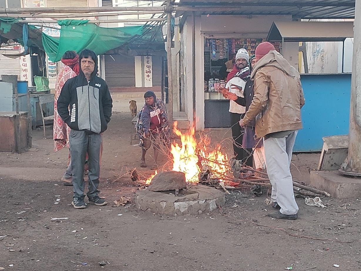 Temperature in Naliya 3.2, Dayapar 4 and Bhuj 9.2 degrees, people took ...