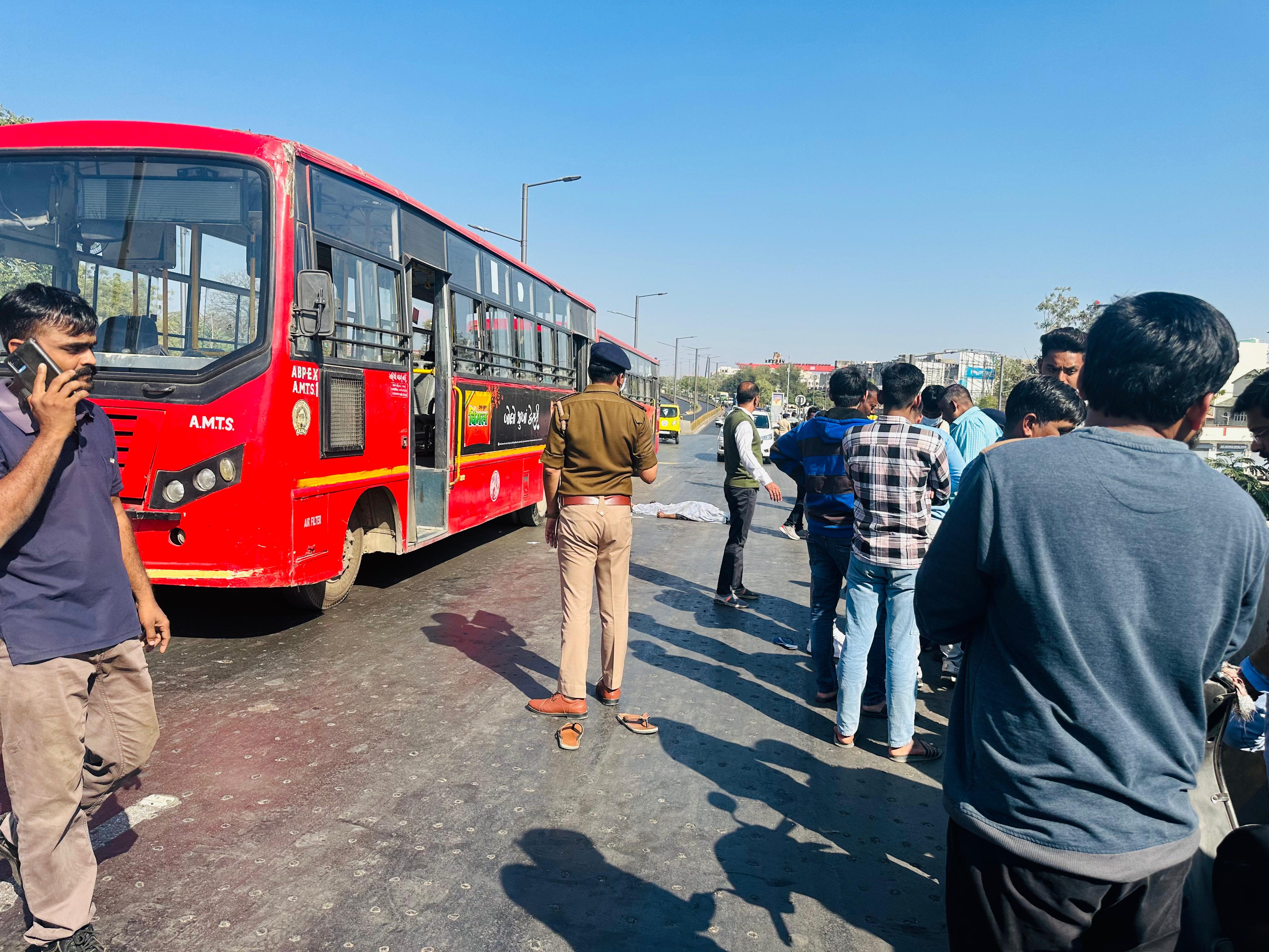 Two foremen die while repairing broken-down bus