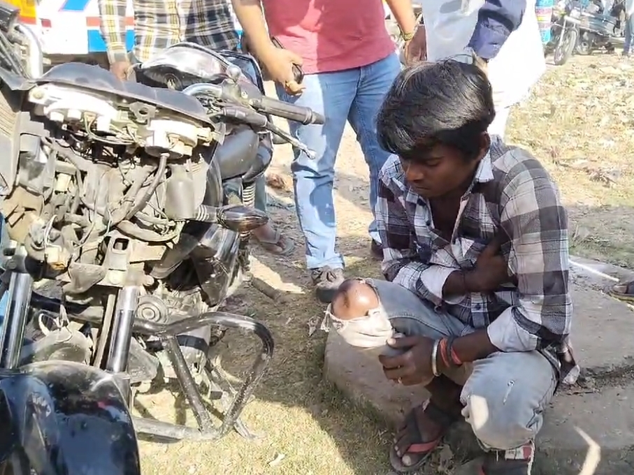 Accident between moped and bike in Ankleshwar GIDC | અંકલેશ્વર GIDCમાં ...