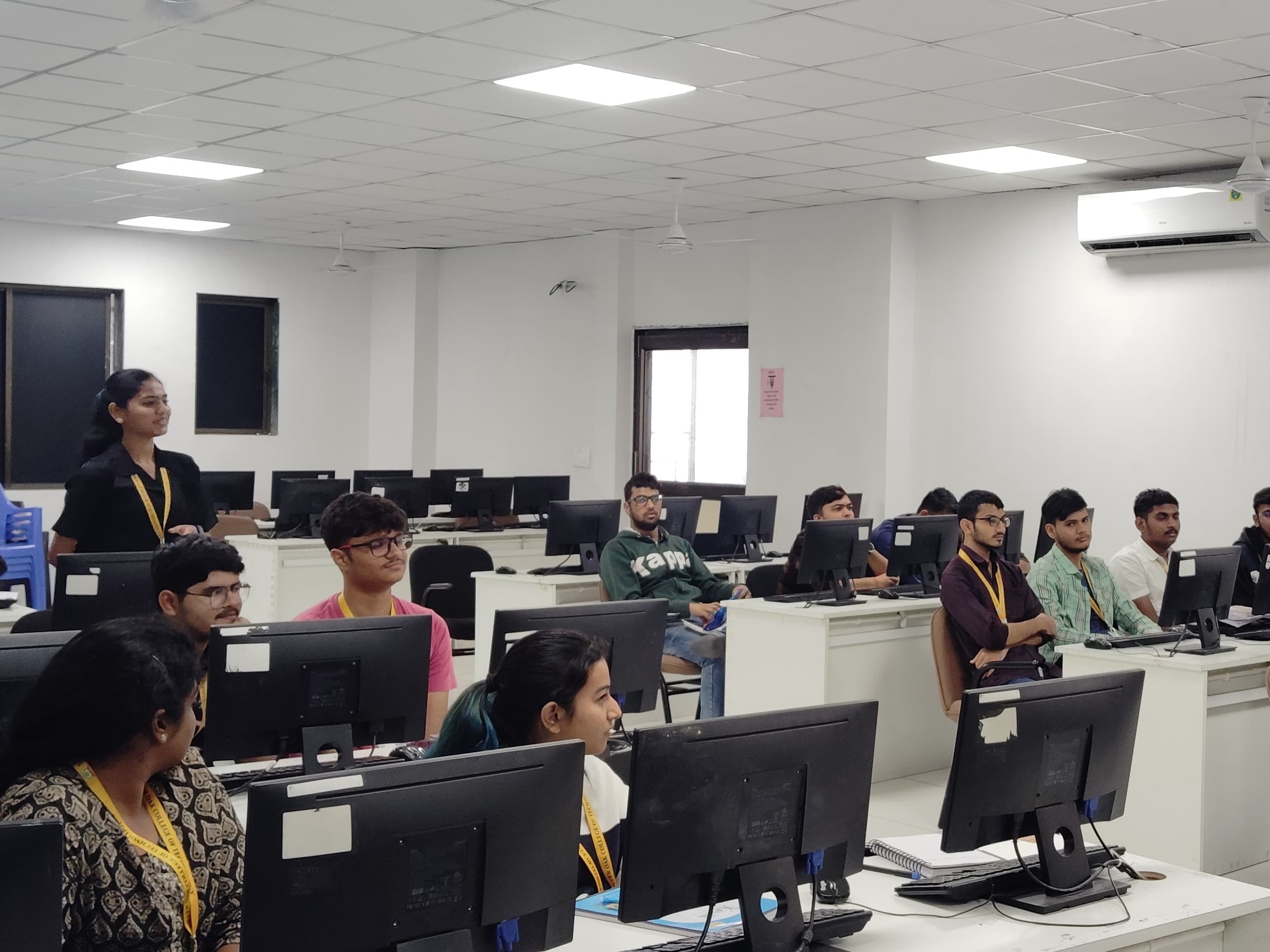 Demonstration of Param Shavak supercomputer at HPC workshop | HPC ...