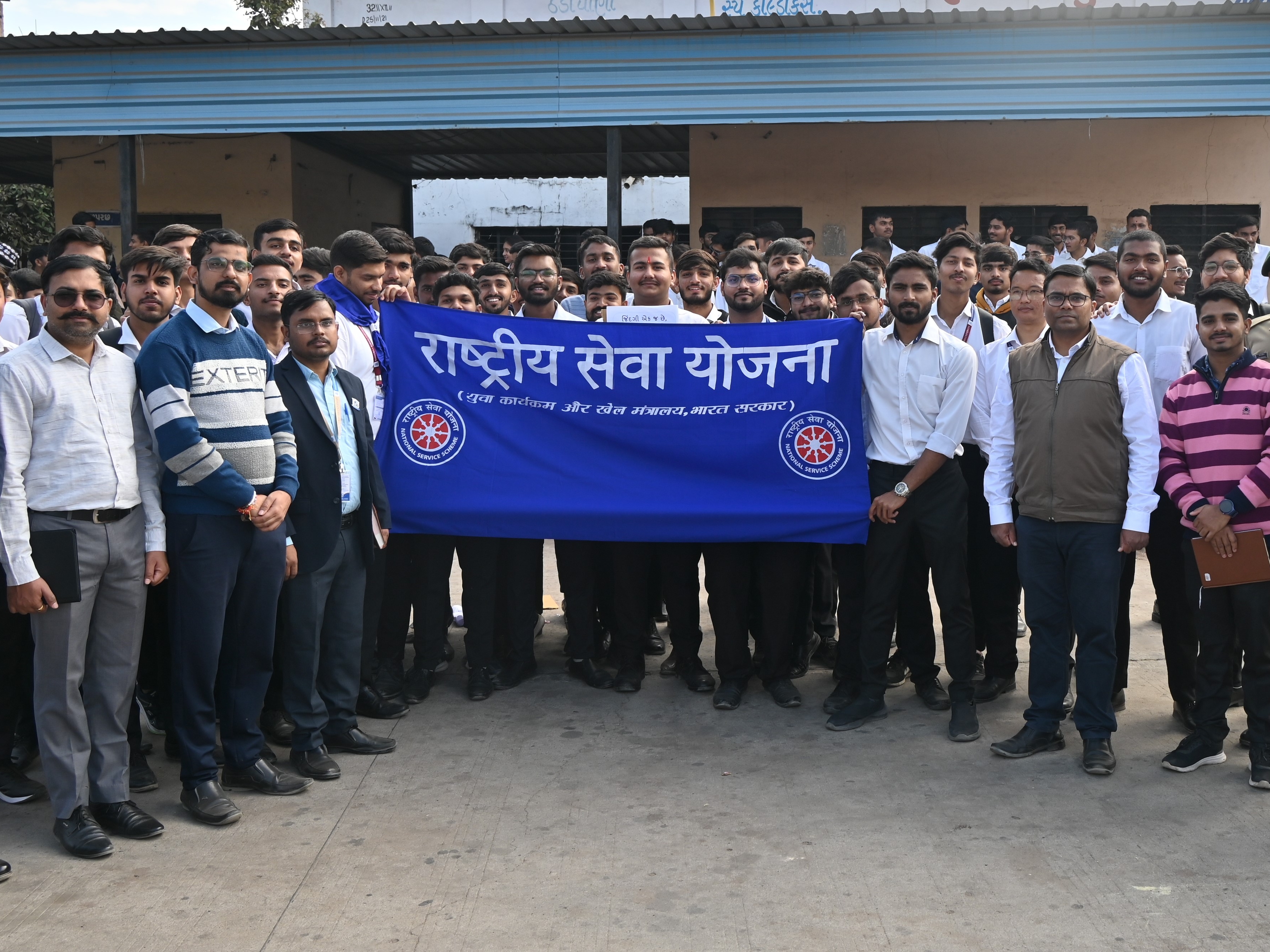 Road safety awareness rally in Dahegam city | દહેગામ શહેરમાં માર્ગ ...
